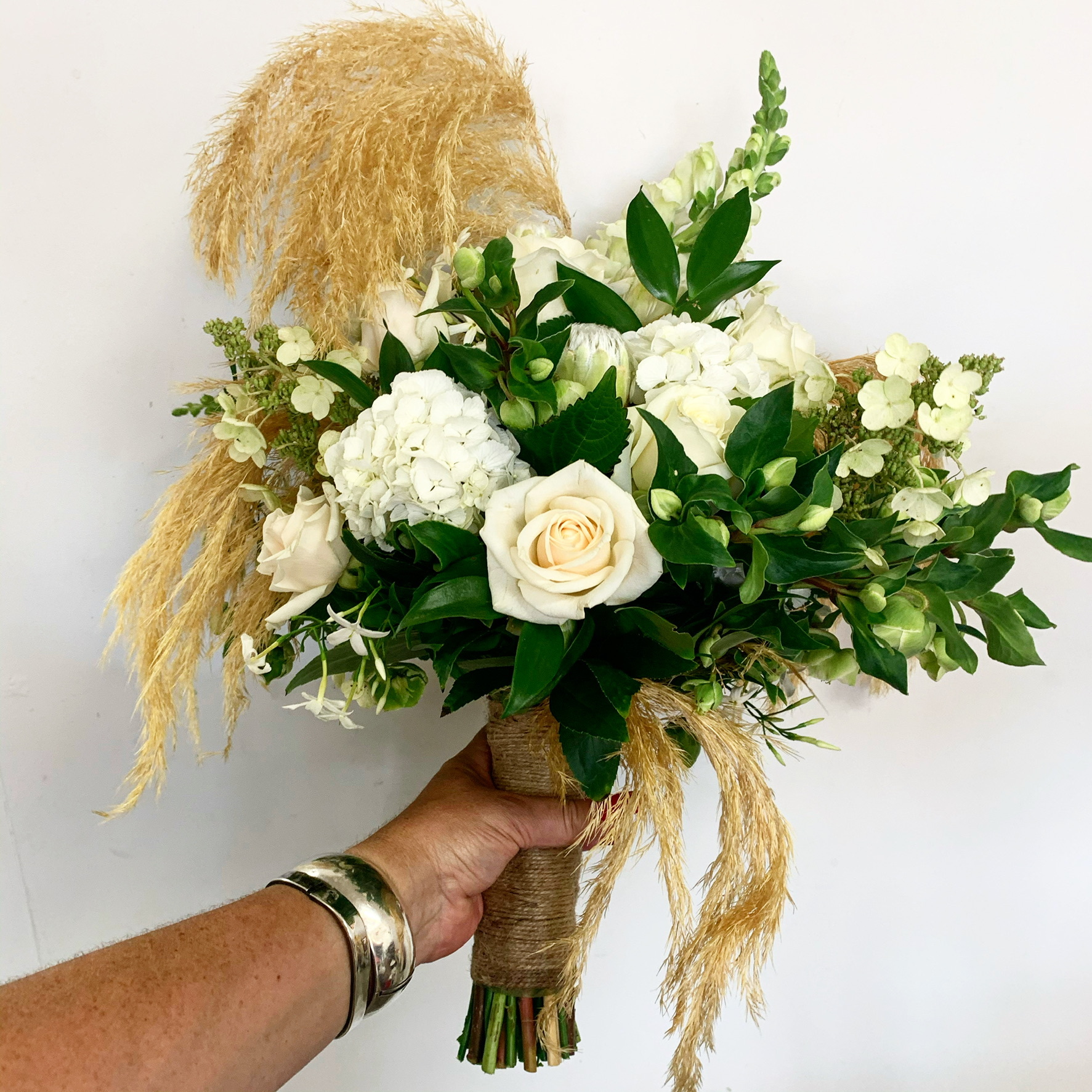 Interflora Wellington - Nationwide and Worldwide Flower Delivery
